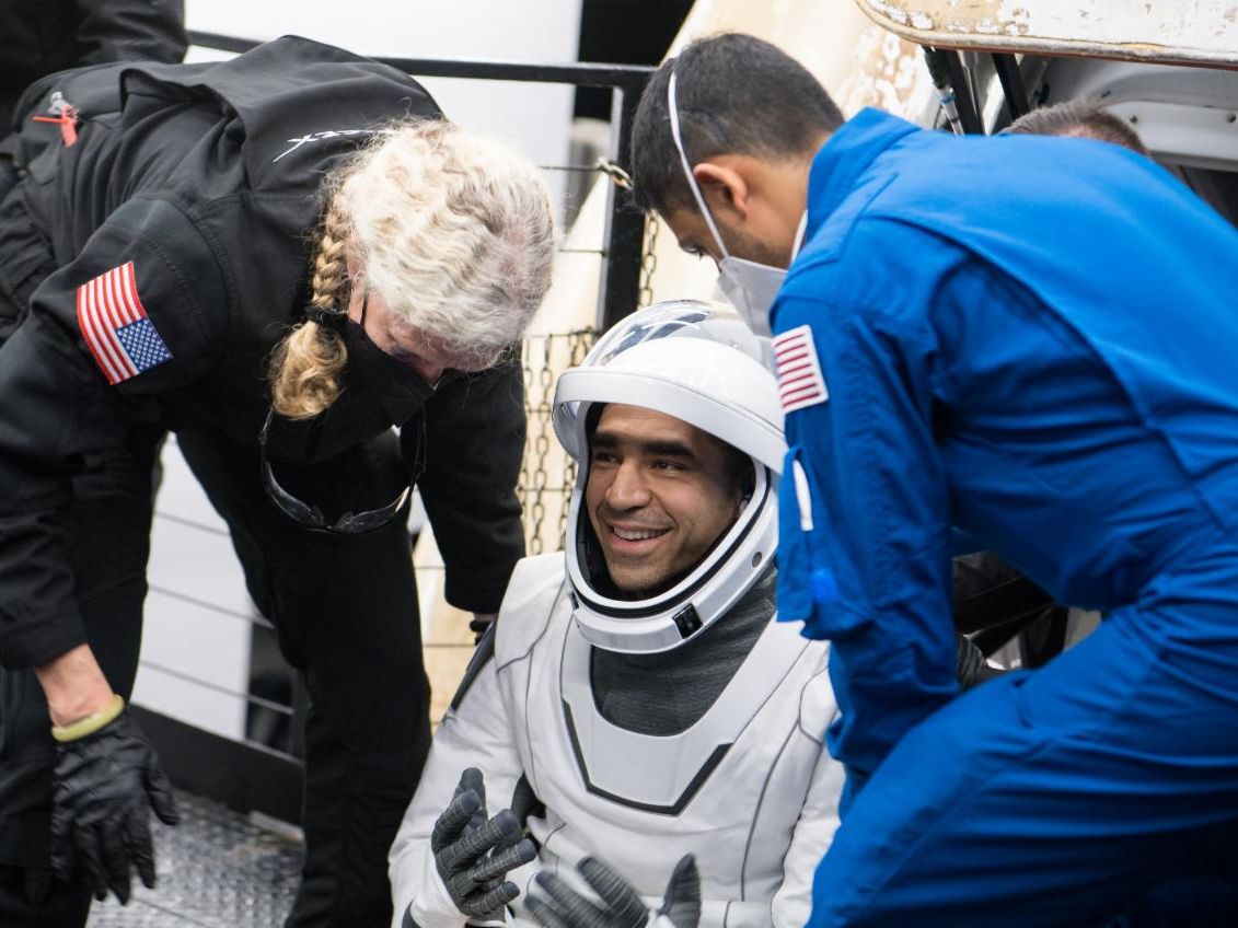 Four Astronauts Return to Earth After Late-Night Splashdown