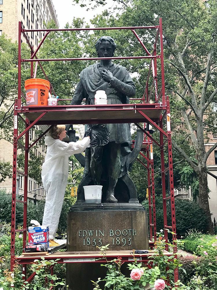 Which monument in Gramercy Park is being restored?