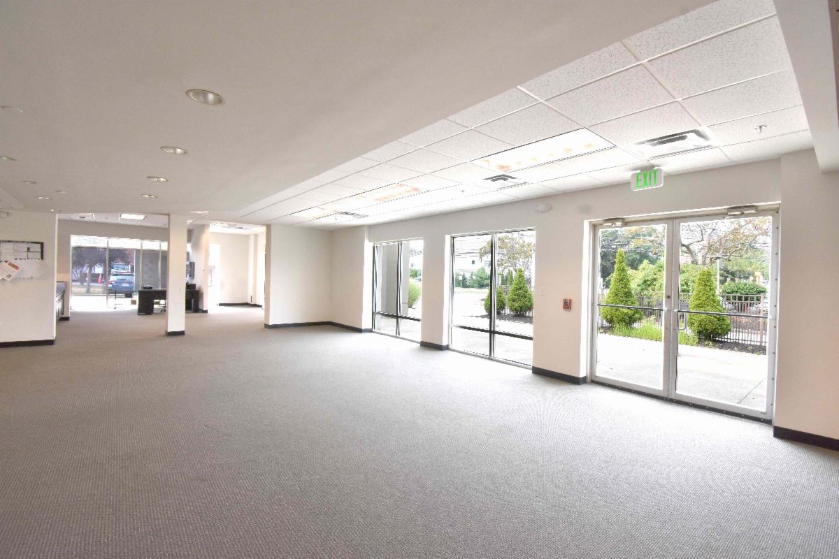 Prime Retail & Office Space on Bustling Washington Street – Woburn