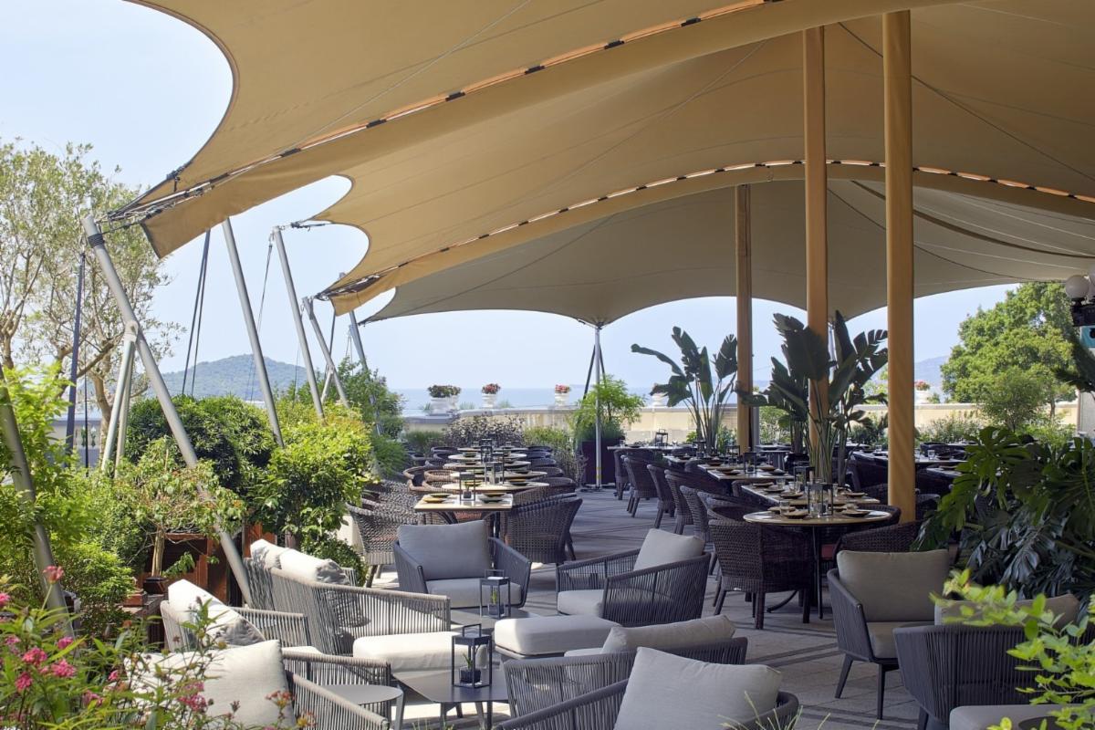 Dining Privilege from The Repulse Bay