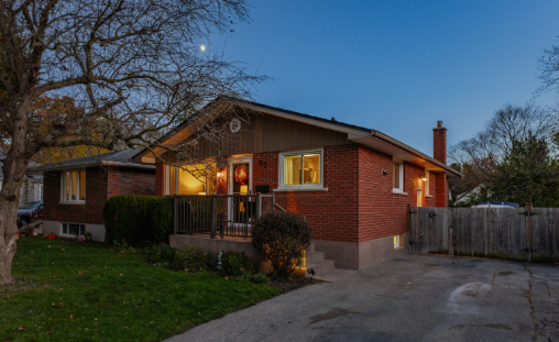 🔥Detached Home under $560K!