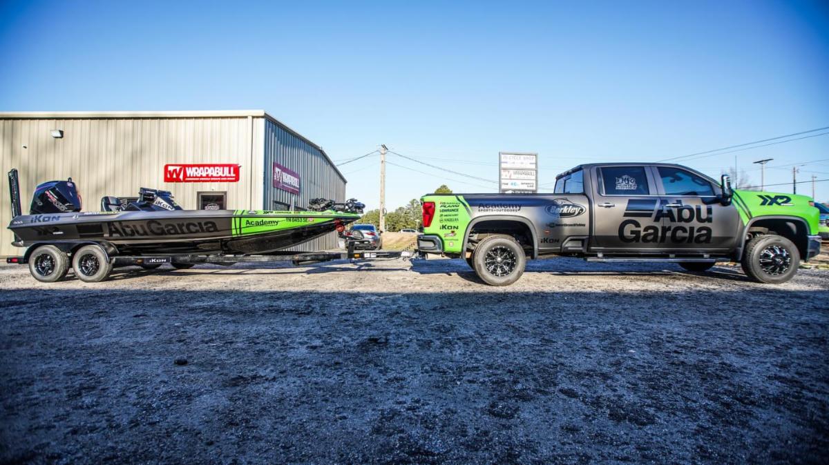 Which angler earned over $490,000 in 2023?