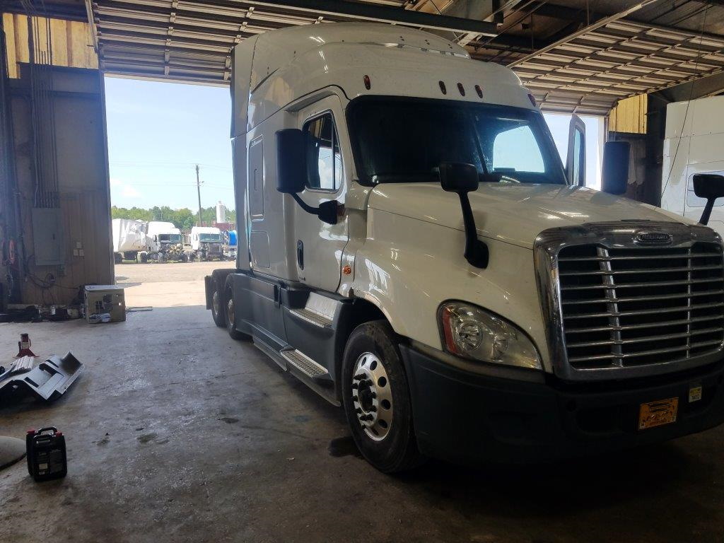 16' & 17' Freightliner Cascadia's and 17' International Prostar's