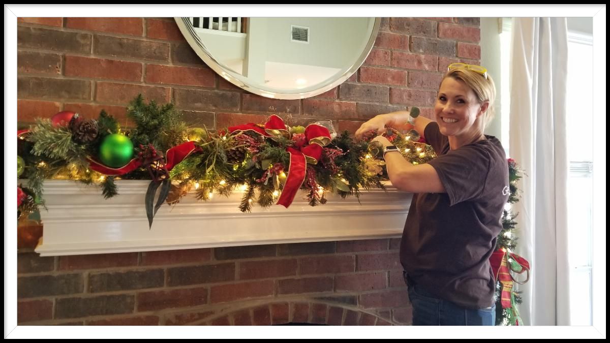 CHRISTMAS DECORATING SERVICES