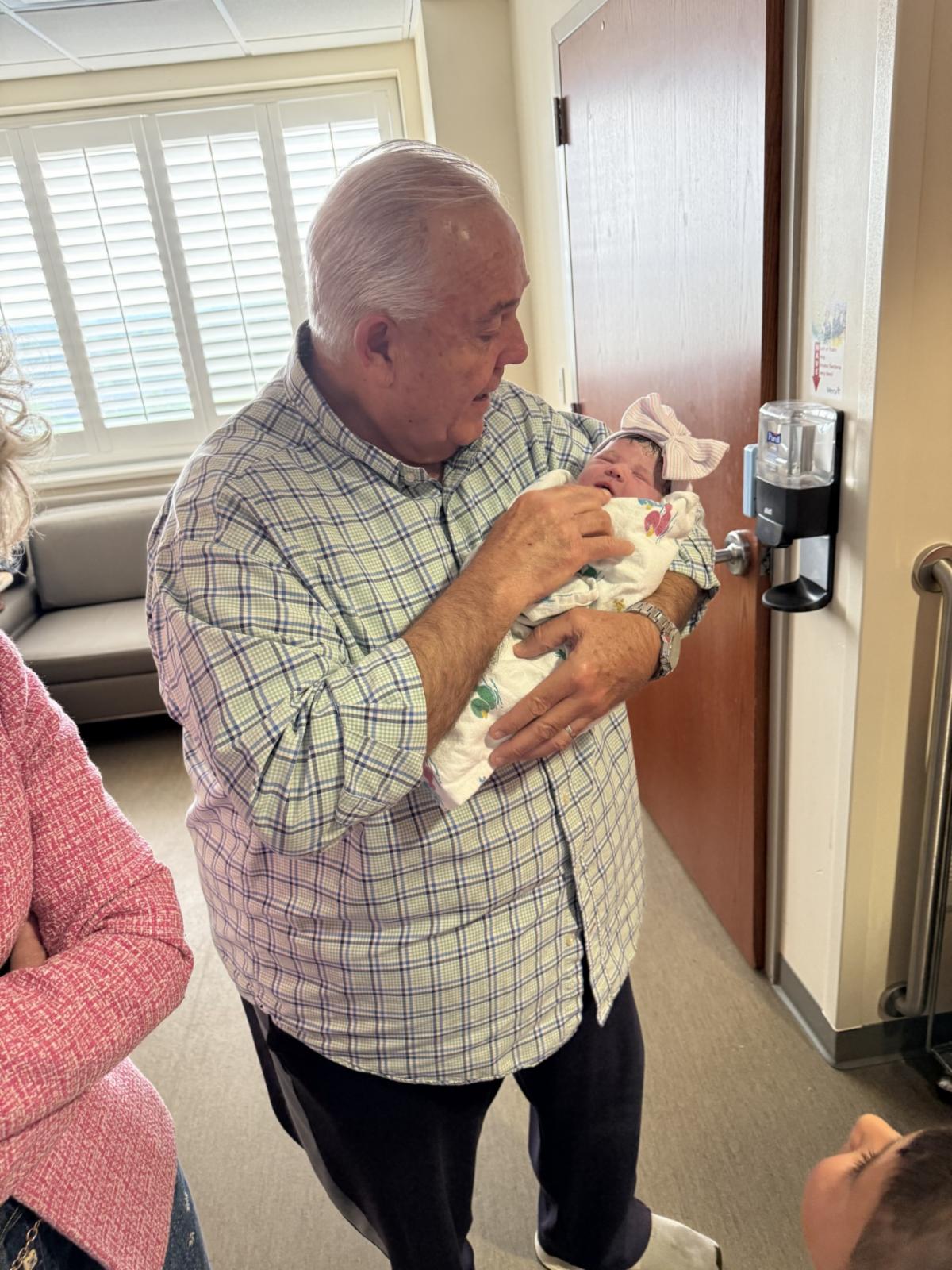 🎼LesterGram 06-17-25 ~~ ﻿ 😍New Kid On The Block!!!😍