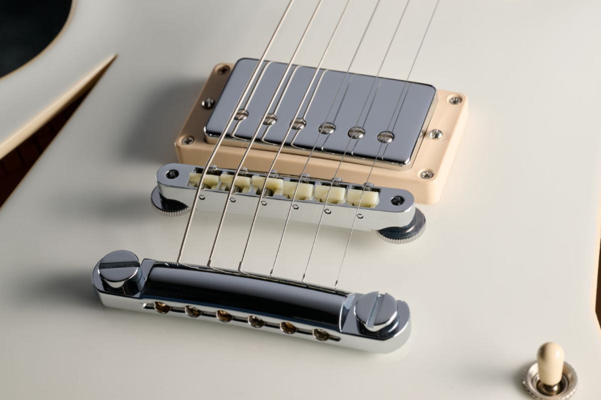 Gibson Custom Unveils Dave Grohl DG-335 Limited Edition in Alpine White ...