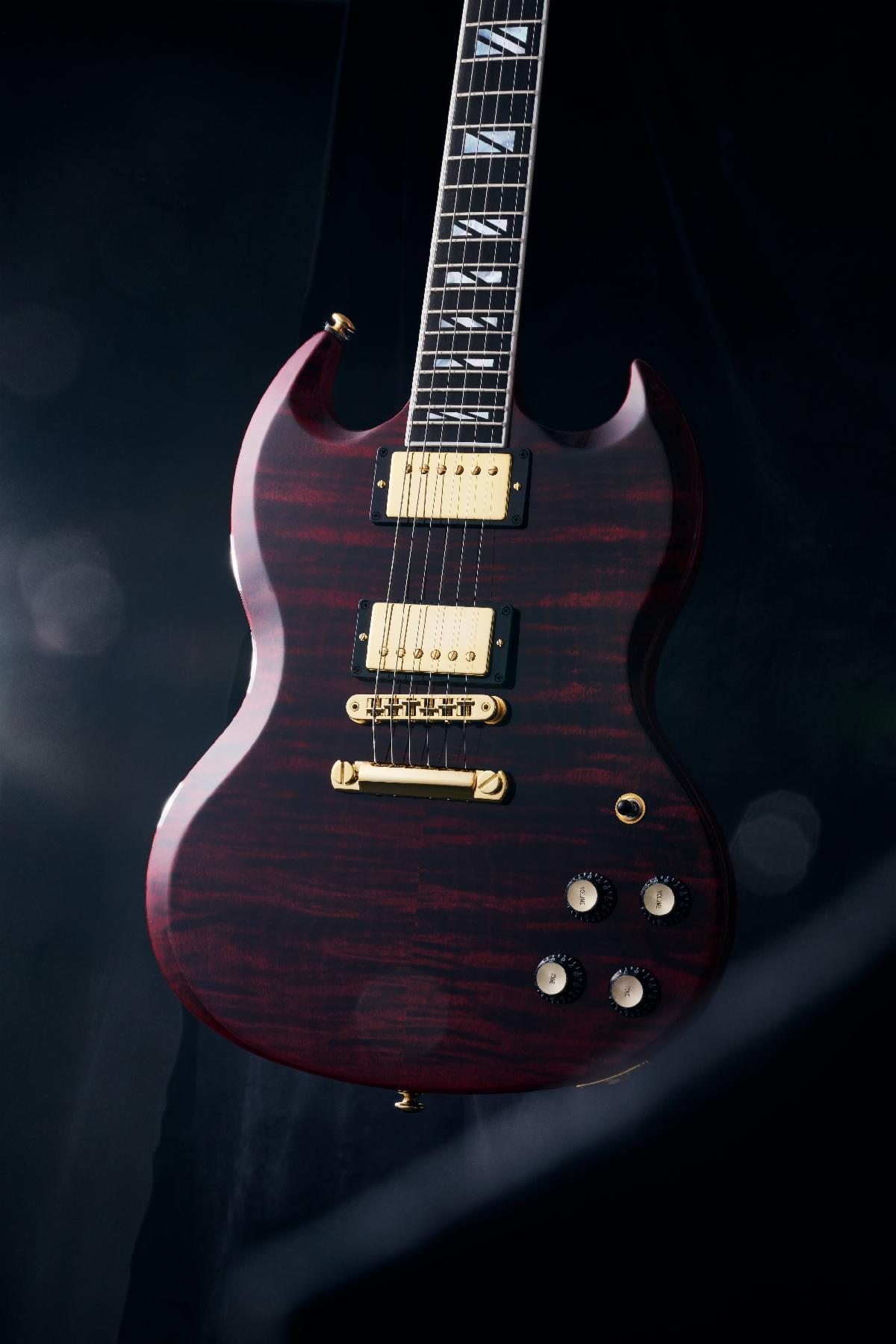 Legendary Gibson SG Supreme Returns Two Decades After It First Appeared ...