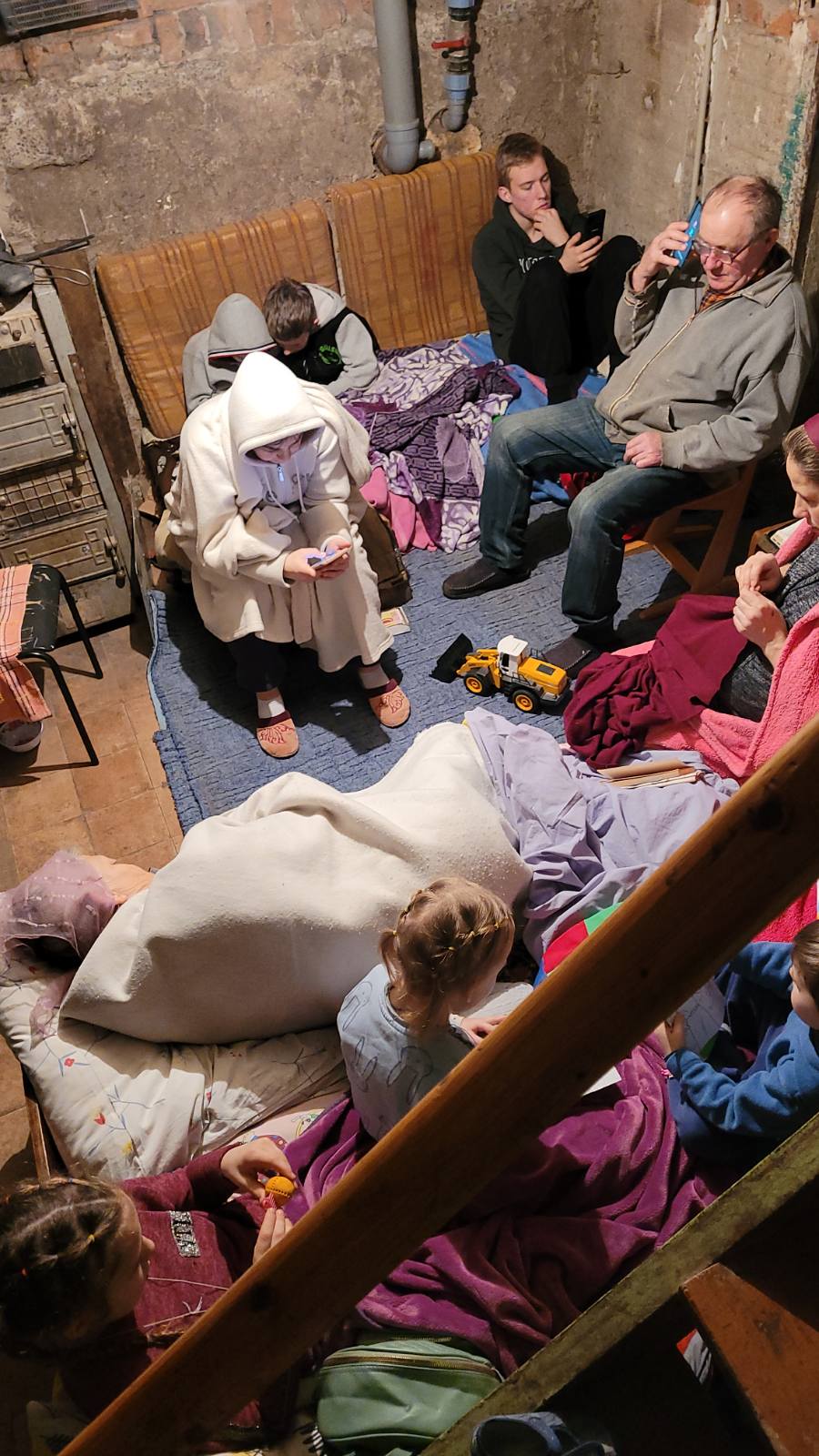 Operation Renewed Hope - DEREK AND JULIE THOMAS EASTERN UKRAINE