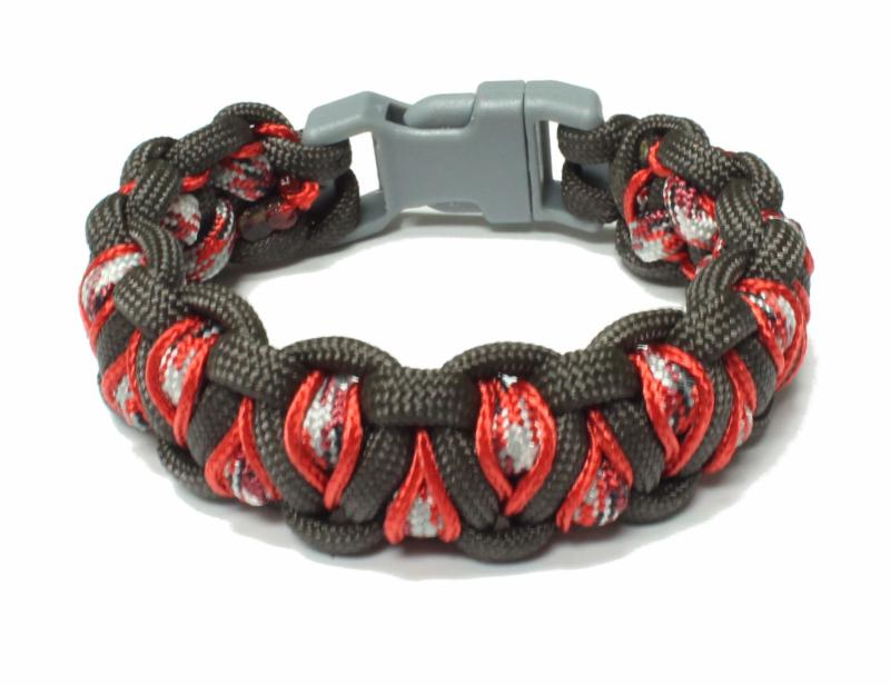 Make a Stitched Solomon's Dragon Paracord Bracelet