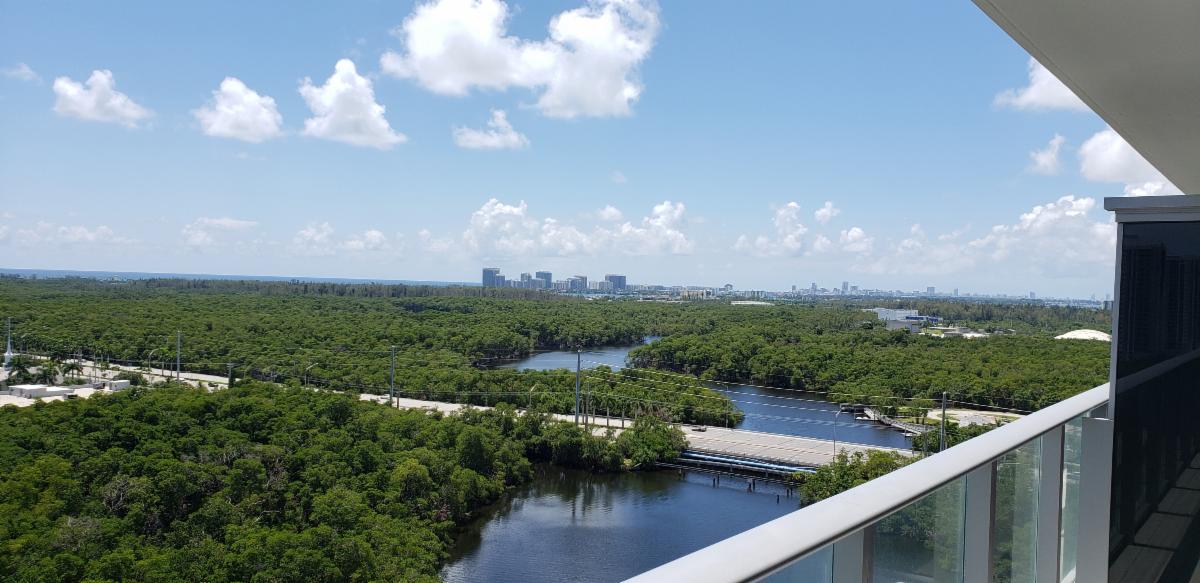 Nice Condo at The Harbour Miami