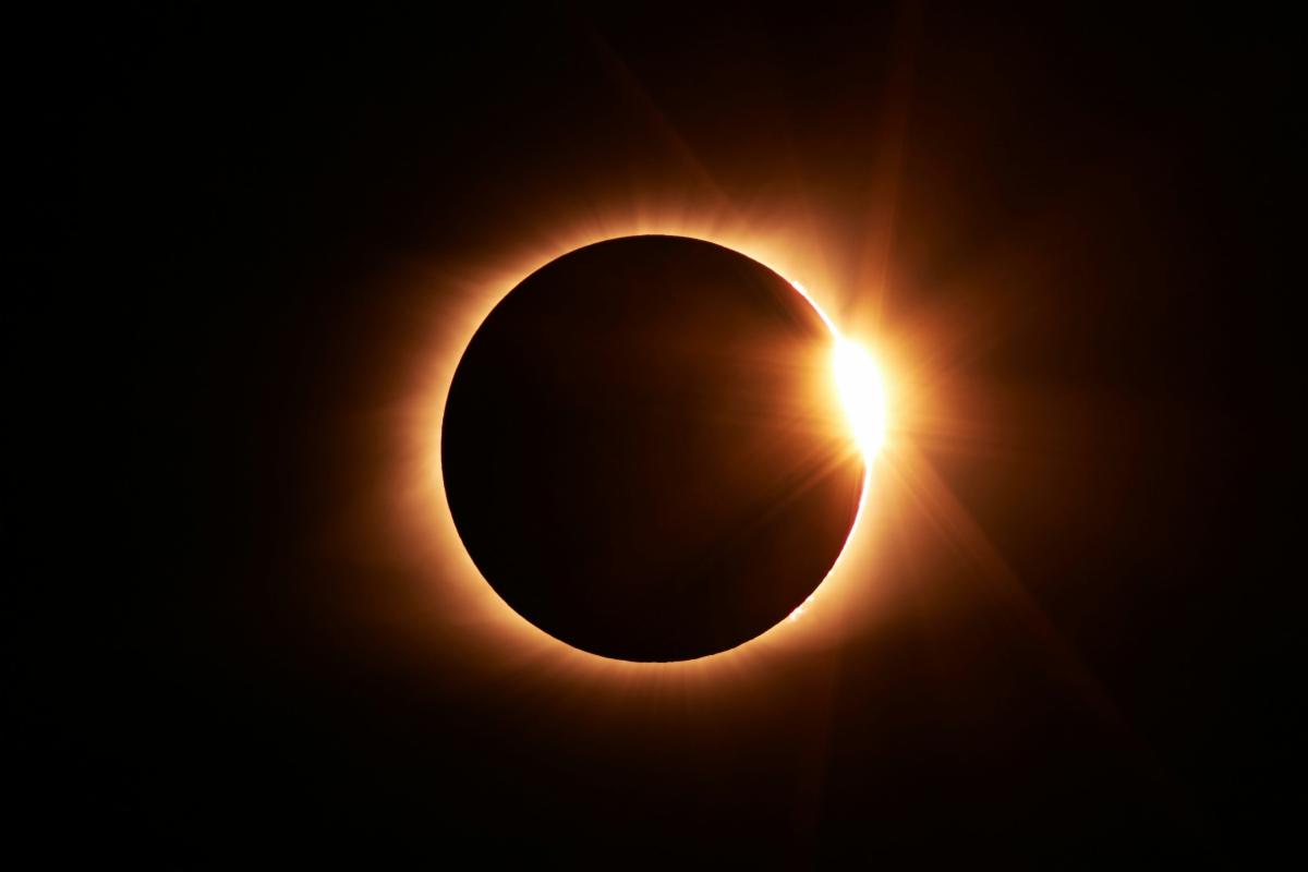 Photograph the Total Solar Eclipse