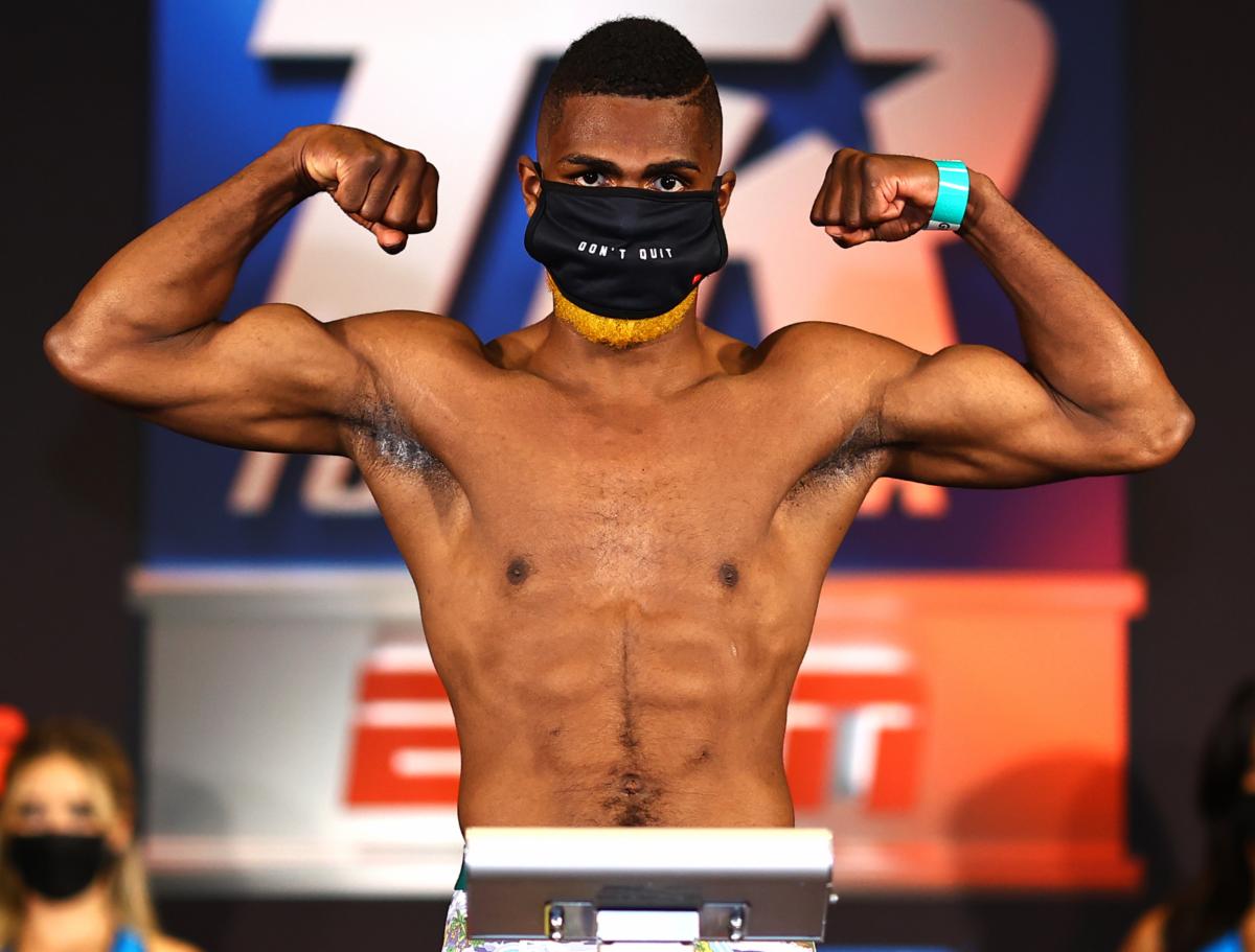 Abraham Nova battles Avery Sparrow in Las Vegas - REAL COMBAT MEDIA