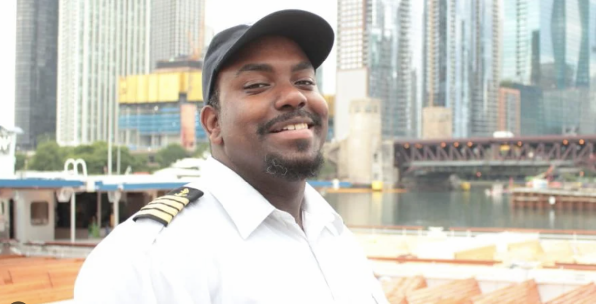 Thousands gather along the shorefront for 10th Annual Black Boat Scene