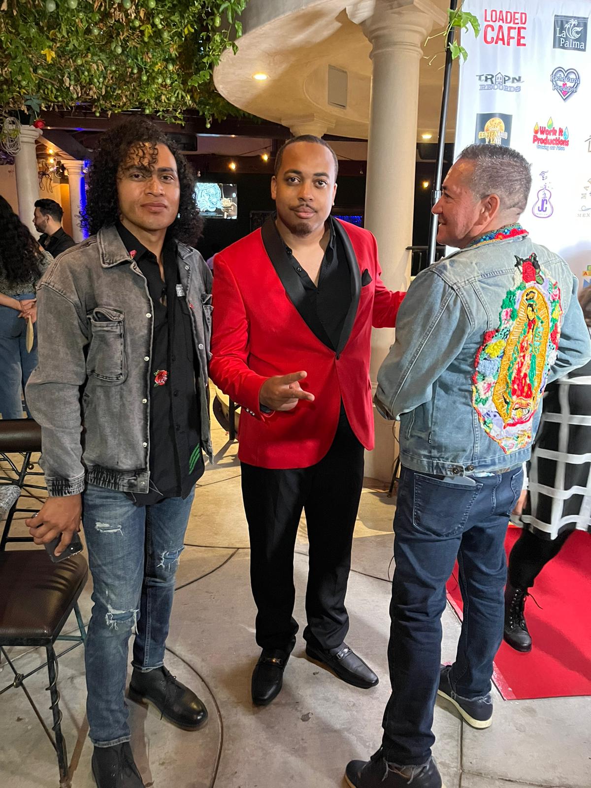 "El Compa Negro" El "Reto de Gasolina" agradeciendo a Compton el 23 de ...