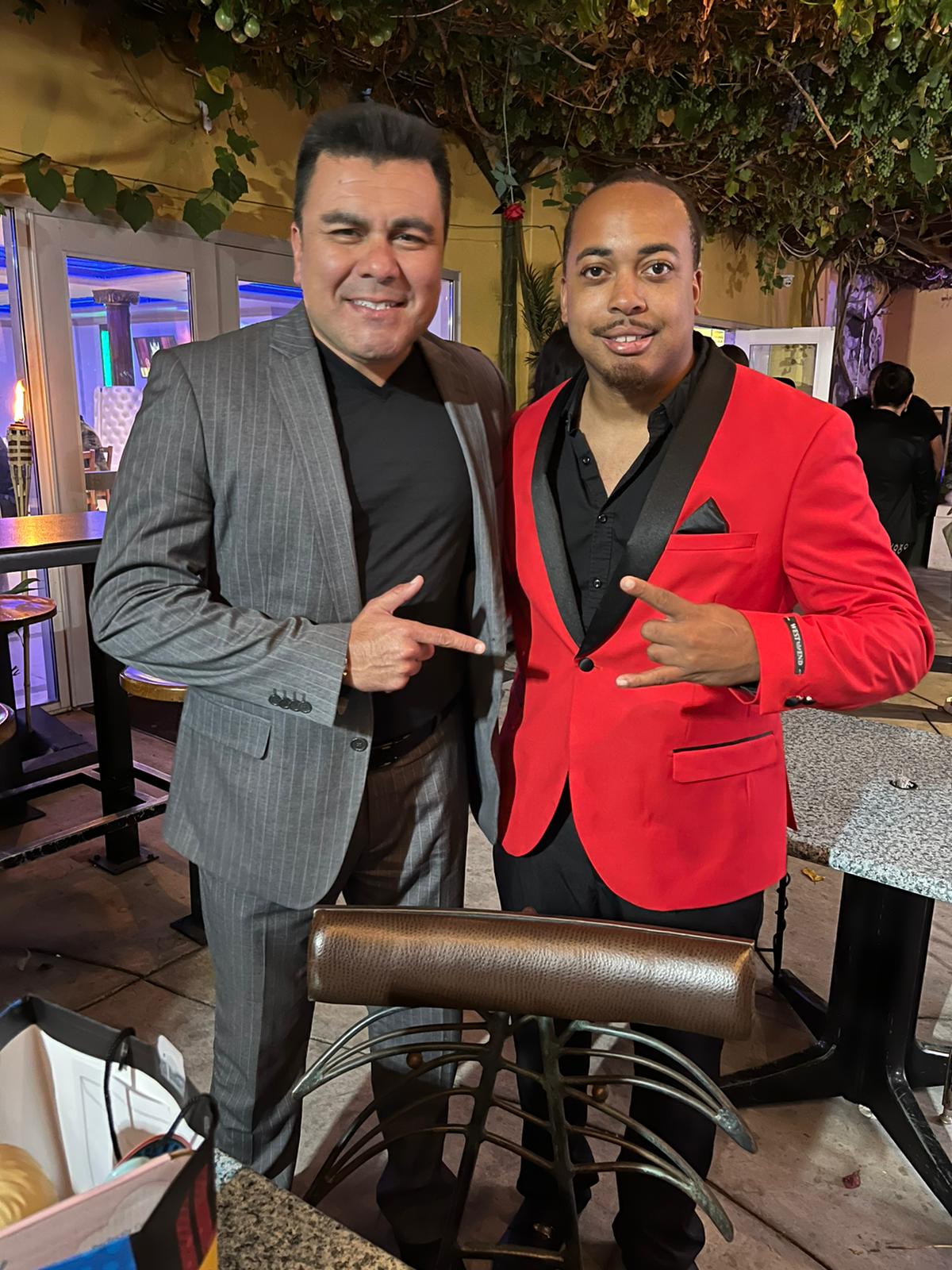 "El Compa Negro" El "Reto de Gasolina" agradeciendo a Compton el 23 de ...