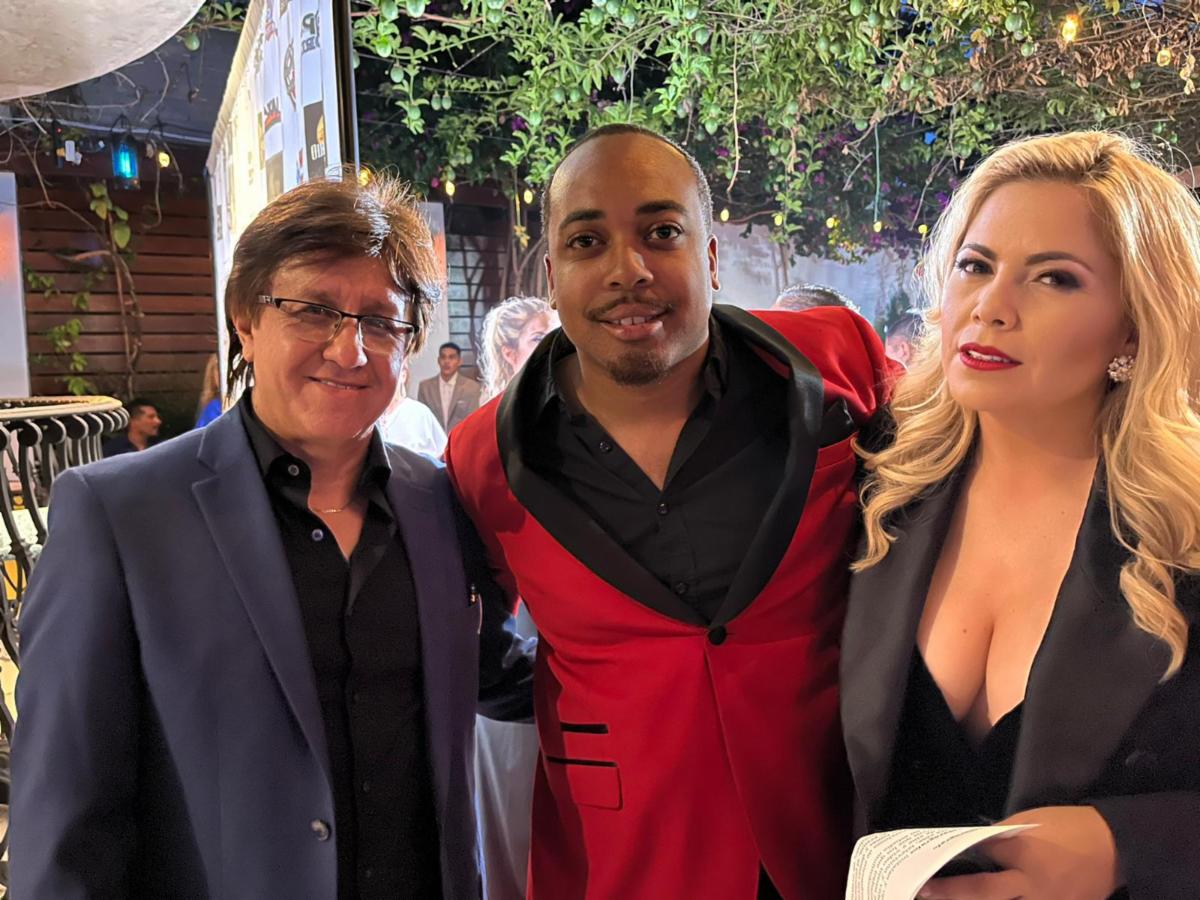 "El Compa Negro" El "Reto de Gasolina" agradeciendo a Compton el 23 de ...