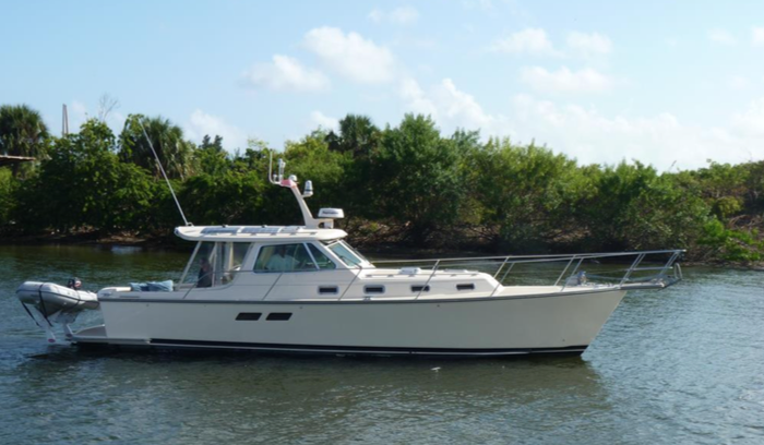 New on the Market 2002 Island Packet Packet Craft 360 Express!