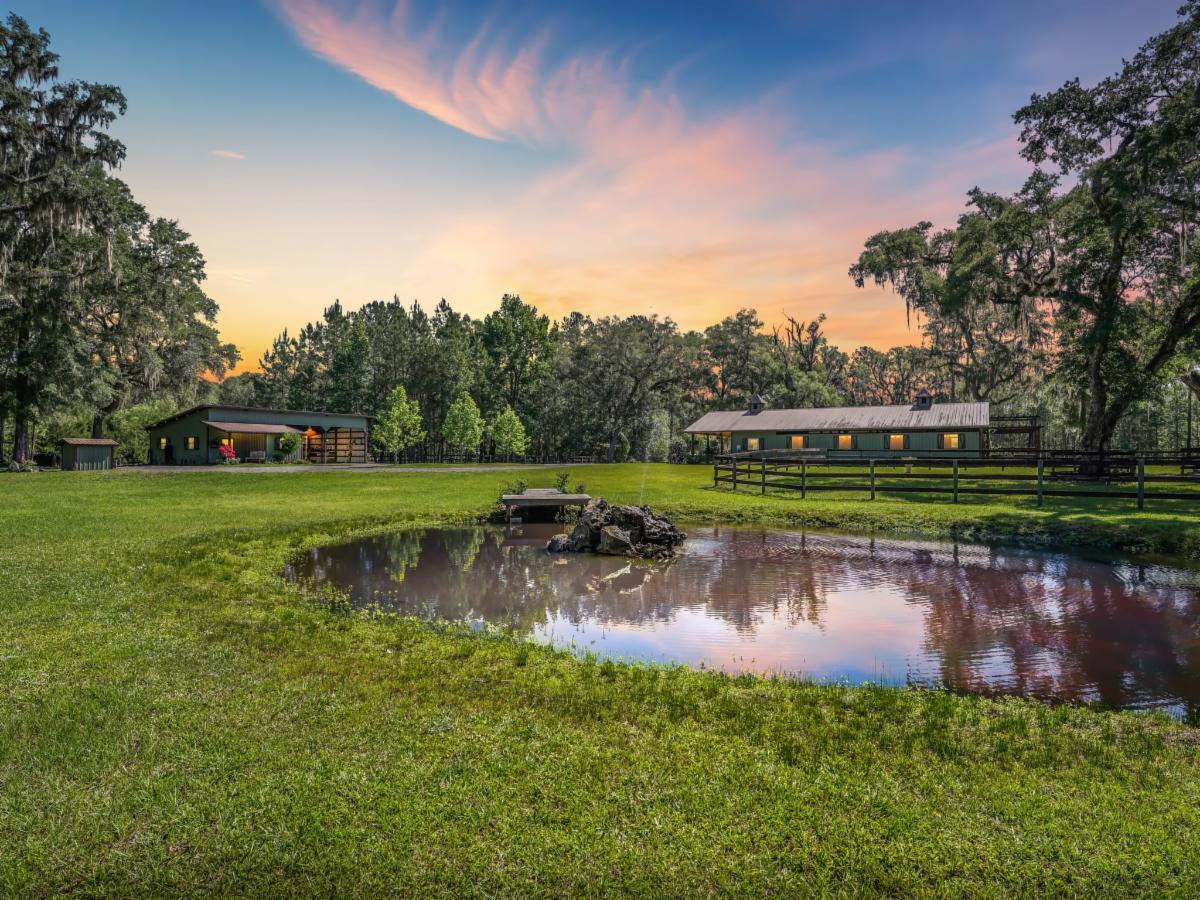 A must see! Stunning 15.37 Acre Equestrian Facility in Reddick, just a ...