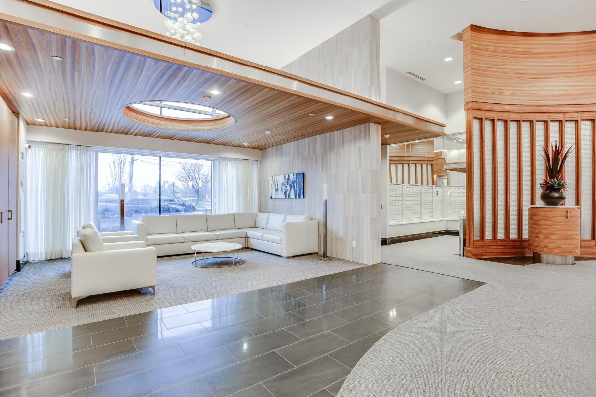 555 Wilson Ave - 1 Bed+Den Condo with Parking - Next to Subway