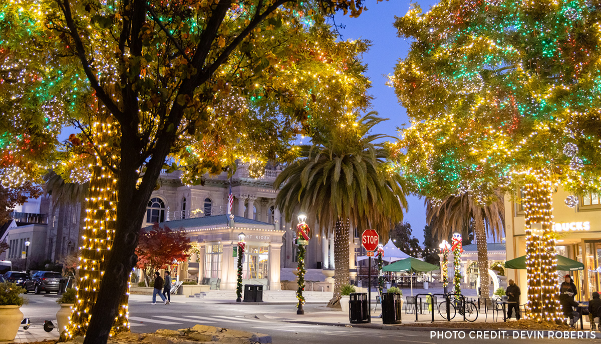 It's Holiday O'Clock, Redwood City!