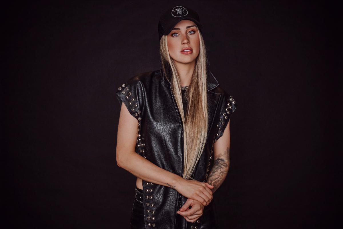 Alli Walker To Join Shania Twain On Tour