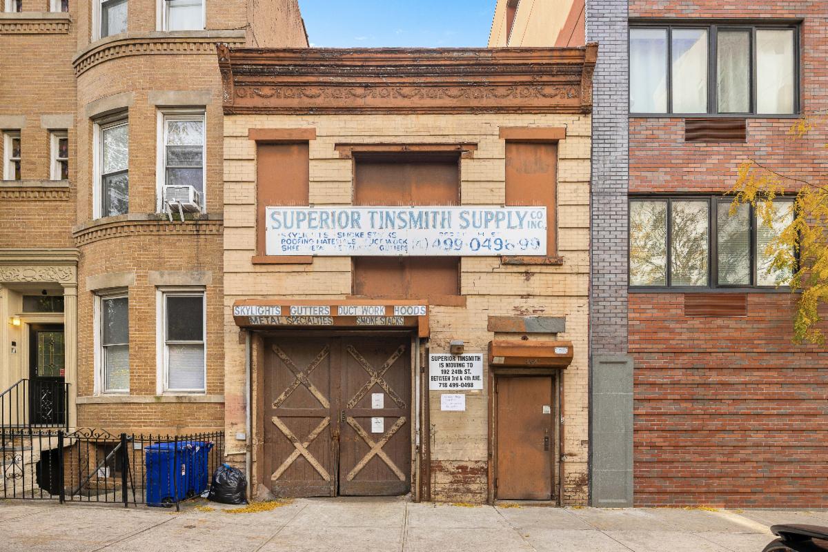 3,000 SF Carriage House in Park Slope Zoned R6B