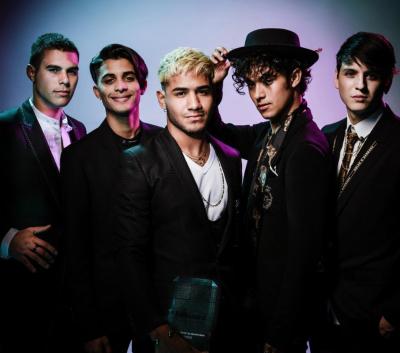 CNCO GANADORES DEL PREMIO A ‘ARTISTA LATIN POP DEL AÑO, DUO O GRUPO’ EN ...