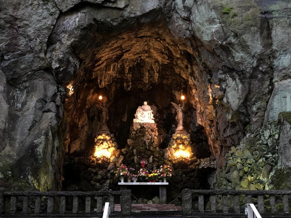Bringing The Grotto to You - Day 15