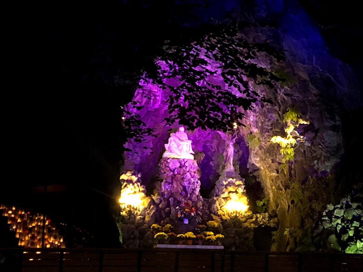Bringing The Grotto to You - Day 15