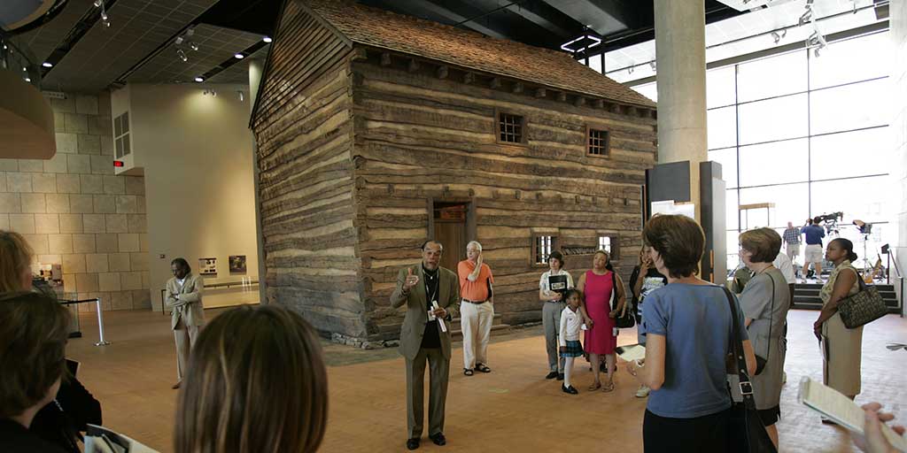 Get to Know the Freedom Center - Conozca el Freedom Center