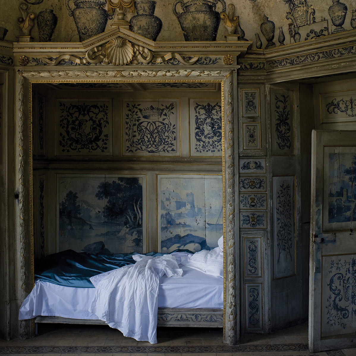 Cozy Up In These High-Design Alcove Beds