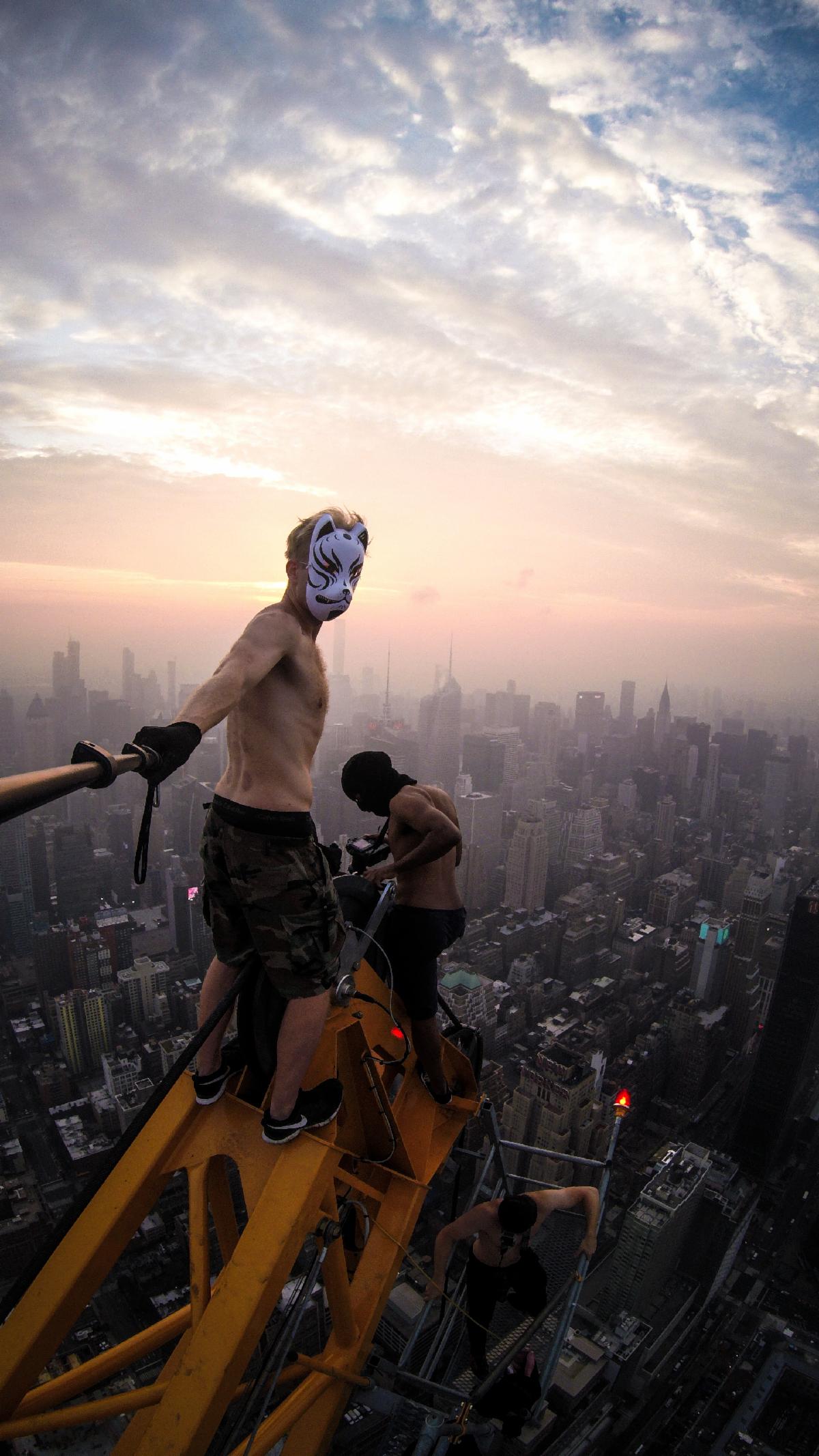 ON THE ROOFS EXIBITION