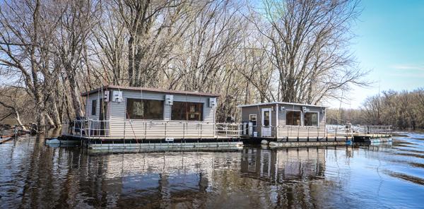 CANE POLE walleyes on a Wolf River RAFT! (video) – Target Walleye