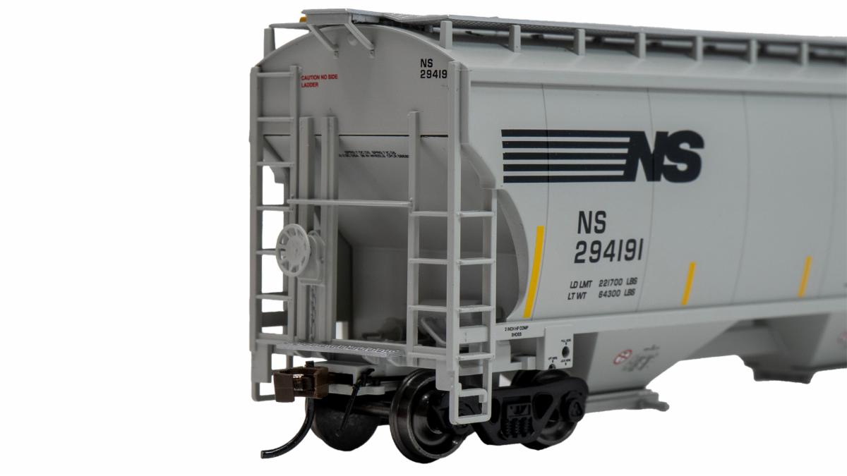 HO Scale Trinity 5161 3 Bay Covered Hoppers