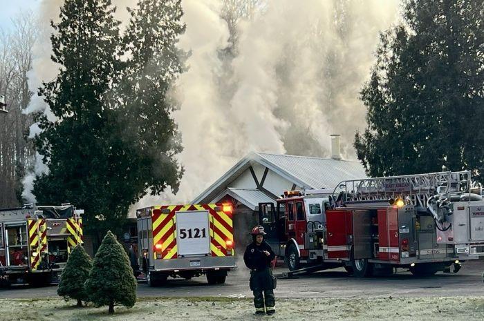 Fire destroys lodge in Walloon; City manager on the job; 33-year fire ...