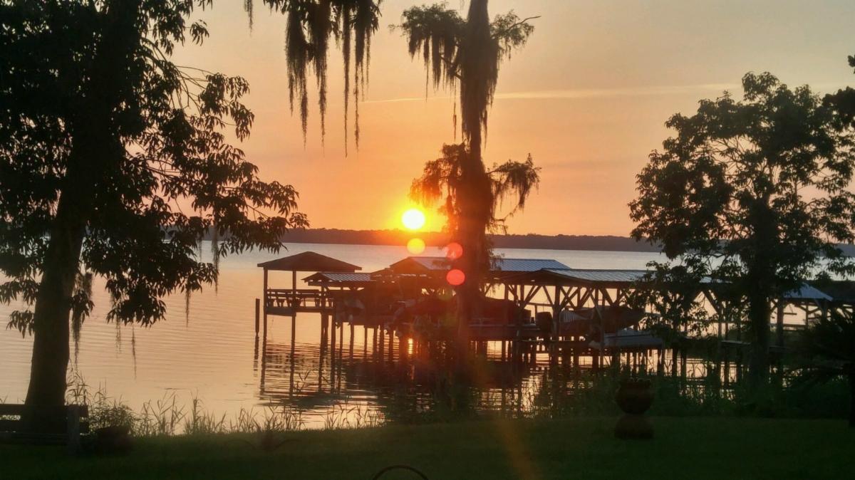 AirBNB Fall 🍍Get-a-Way on Crescent Lake👉FL