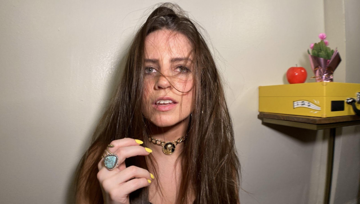 Junkyard-Folk artist Kate Vargas shares new album Rumpumpo