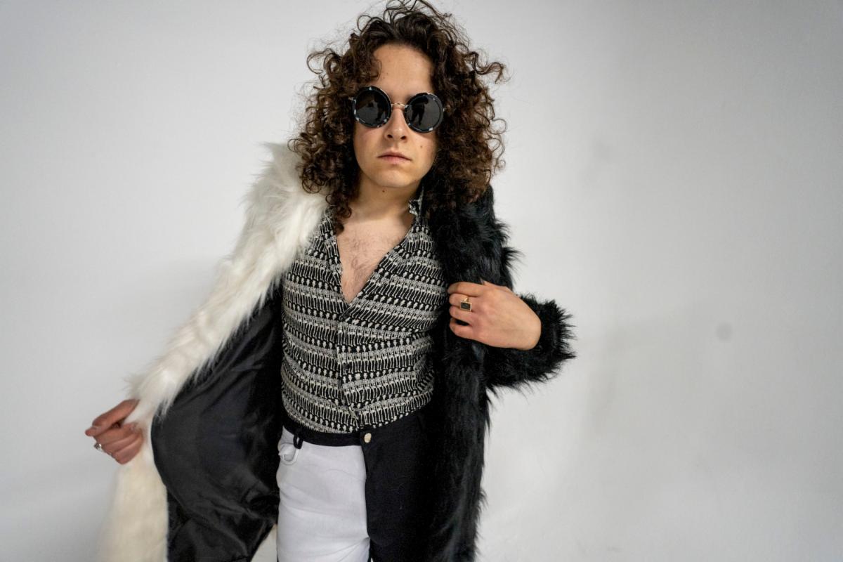 Alt-rocker Moon Walker shares gritty single + video today: "The Price ...