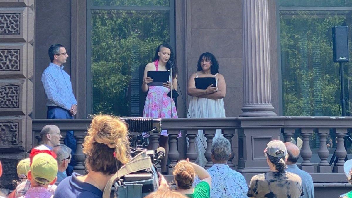 Spring at Victoria Mansion