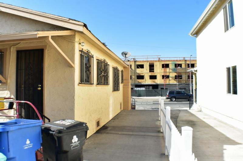 (2X) C-2 LOTS IN LOS ANGELES - 4 DETACHED UNITS WITH UPSIDE IN RENTS ...