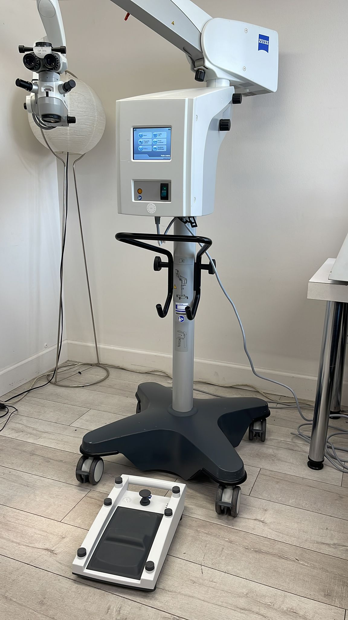 ZEISS OPMI Lumera i surgical microscope