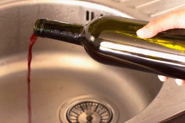 Queen's Gambit - pills, booze and review