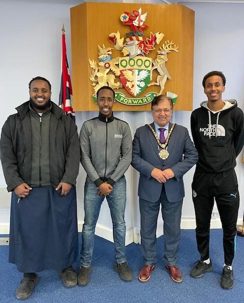 Reminder: Hayes Town News - Which way for stop and search?