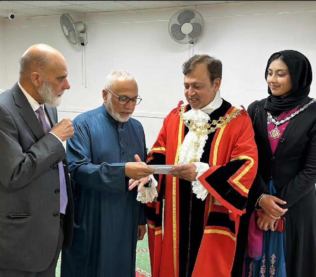 Hayes Town News - Hayes welcome for first Muslim Mayor