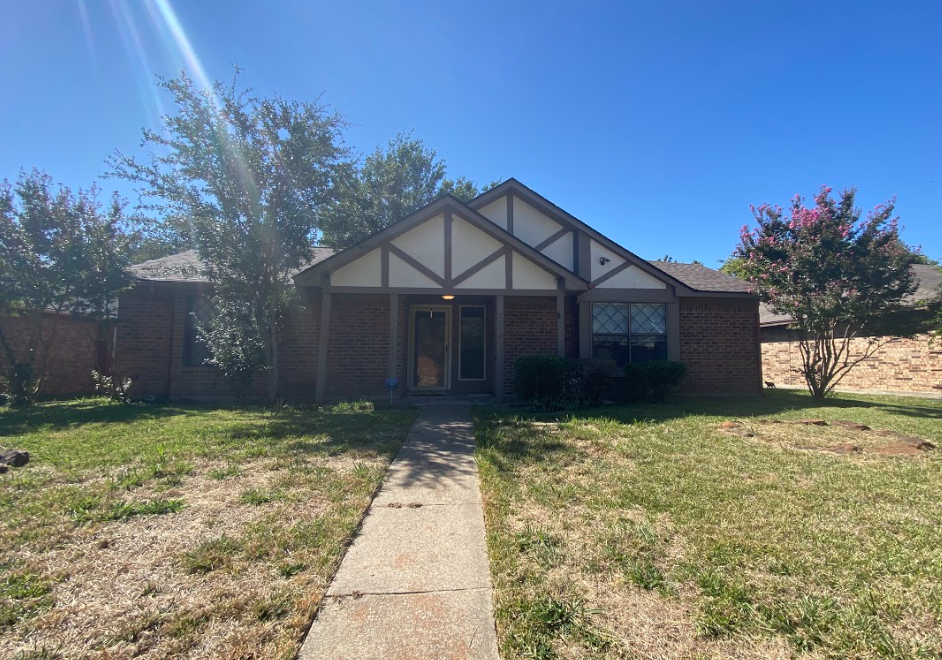 Hot Deal! Vacant 1983 Brick Build in Mesquite
