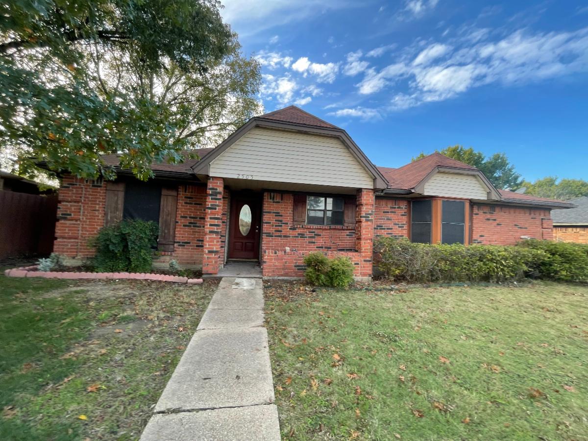 What a treat, in Mesquite! 3 Bed, 2 Bath, '84 Brick Build! Great Zip ...